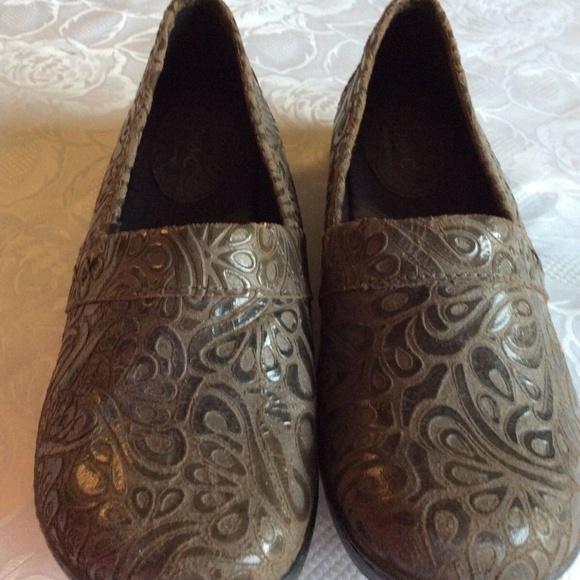 b.o.c. | Shoes | Boc Gray Tooled Leather Howell Slip On Clogs | Poshmark